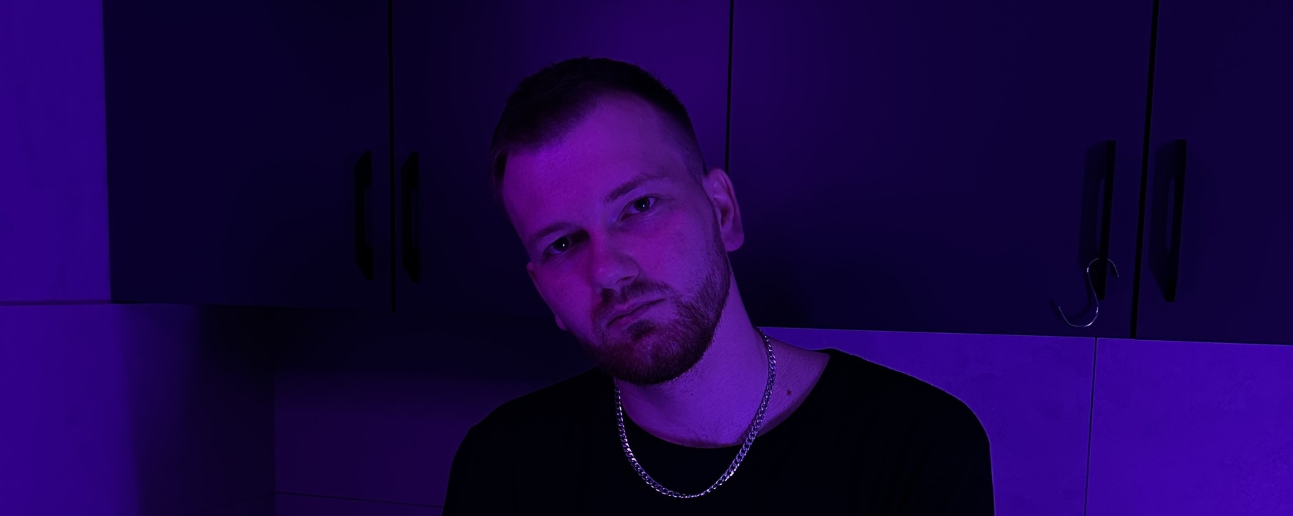 REA4E | REA4E - артист из Узбекистана, который выделяется уникальным звучанием и смелыми экспери ...